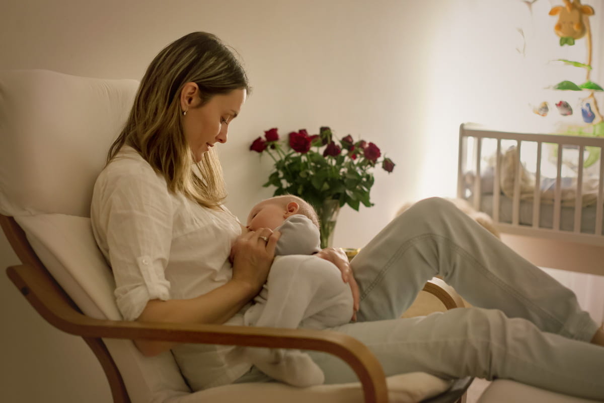 Sevrer un bébé : quand et comment entamer votre arrêt d'allaitement